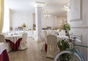 Pequeno-almoço tipo buffet diário incluído 