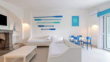 Apartamento, 1 quarto, varanda, vista para o mar | Lençóis italianos Frette, roupa de alta qualidade, edredões de penas