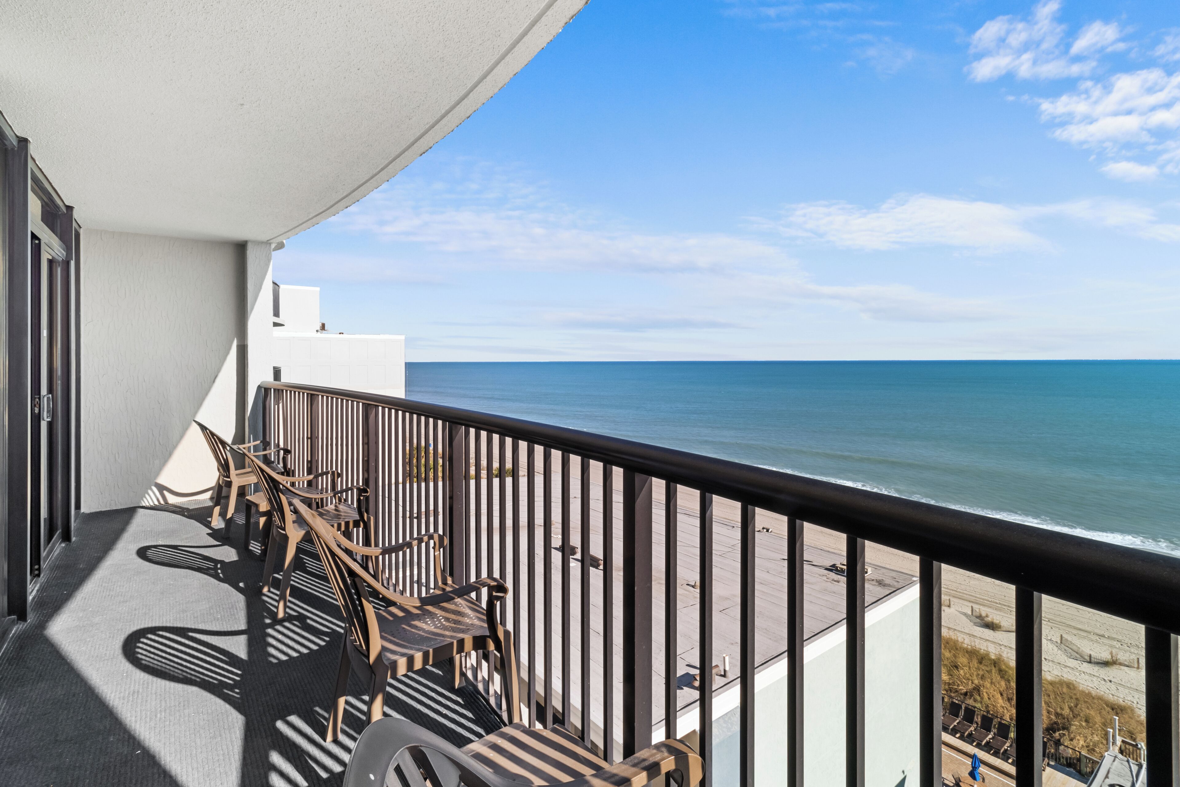 Mariner Oceanfront Deluxe Three Bedroom Condo | Terraço/pátio