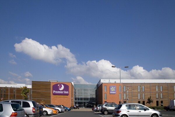 Premier Inn London Heathrow Airport T2 & T3 - Bath Road - London