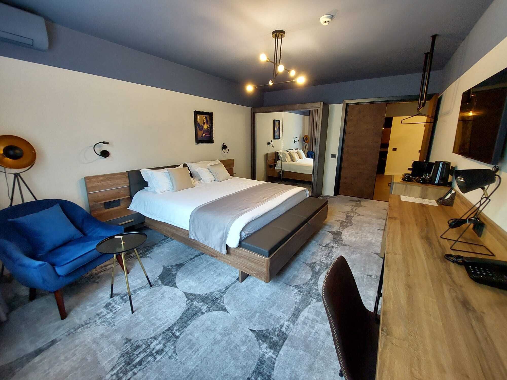 Quarto premium | Frigobar, cofres nos quartos, escrivaninha