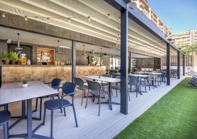 2 bares/lounges, um bar à beira da piscina, um bar junto à piscina 