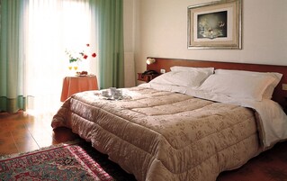 Quarto Individual | Cofre no quarto, secretária, quartos insonorizados 
