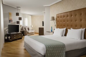 Minibar, cofre no quarto, secretária, quartos insonorizados 
