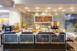 Pequeno-almoço tipo buffet diário mediante uma taxa 