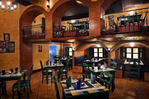 4 restaurantes, pequenos-almoços servidos 