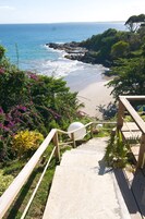 Uma praia privada, autocarro para a praia, espreguiçadeiras 