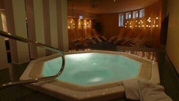 Banheira de hidromassagem interior