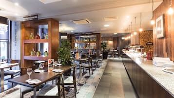 Café da manhã, almoço e jantar