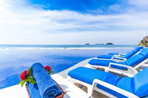 2 piscinas exteriores, espreguiçadeiras 
