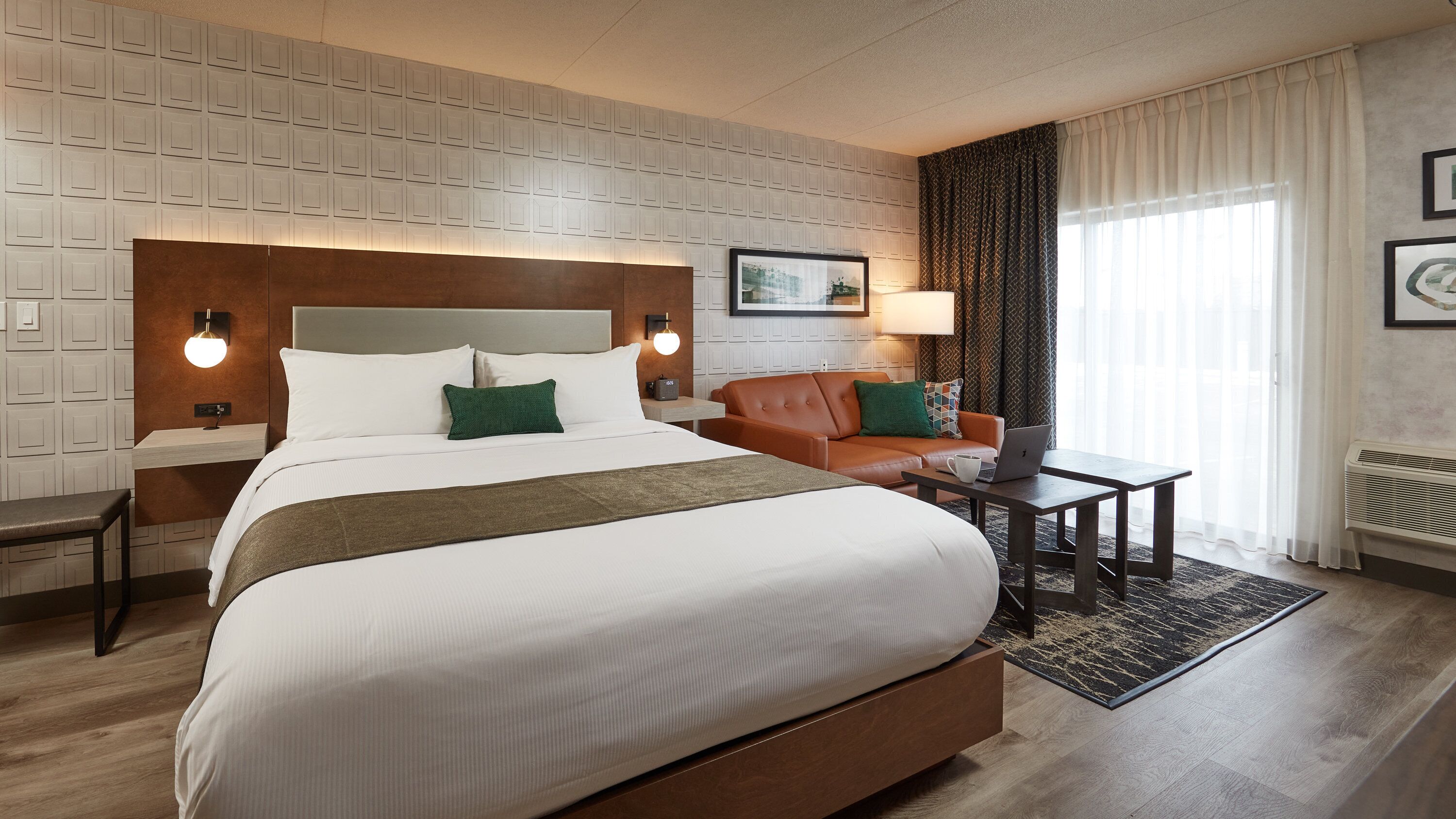 Roupa de alta qualidade, cofre no quarto, secretária 