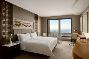 Horizon Deluxe, Quarto, 1 cama king-size | Roupa hipoalergénica, minibar, cofre no quarto, secretária 