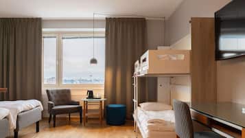 Quarto Familiar, 2 camas individuais, não fumadores (with Sofabed) | 1 quarto, roupa hipoalergénica, secretária