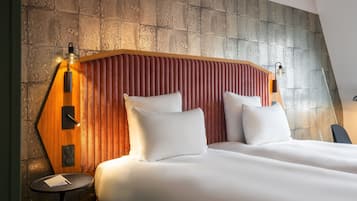 Quarto superior, 2 camas de solteiro | Roupas de cama premium, frigobar, cofres nos quartos