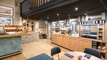 Café da manhã com buffet diário (EUR 24 por pessoa)