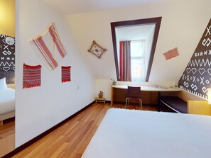 Cofre no quarto, secretária, quartos insonorizados 