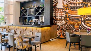 Pequeno-almoço continental diário (63.8 BRL por pessoa)