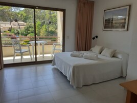 Estúdio Económico | Ferro/tábua de engomar, berços/camas para crianças, Wi-fi grátis 