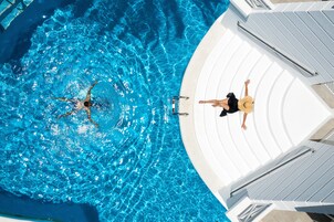 2 piscinas exteriores 