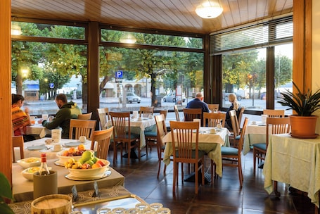 Café da manhã grátis. Hotel Italie Et Suisse