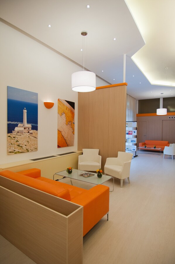 Área de estar no saguão