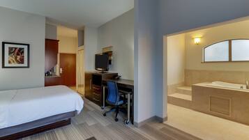 Cofres nos quartos, escrivaninha, ferros/tábuas de passar roupa