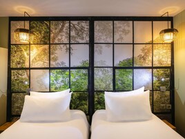 Quarto Twin Standard, 2 camas individuais | 1 quarto, roupa de alta qualidade, cofre no quarto, secretária 