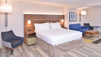 Suite, 1 cama king-size e sofá-cama | Cofre no quarto, secretária, cortinas/cortinados opacos