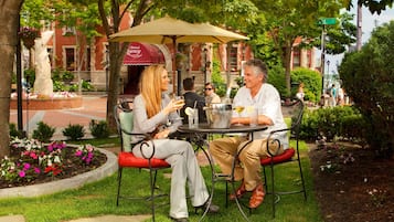 Pequenos-almoços e brunches (fins de semana) servidos