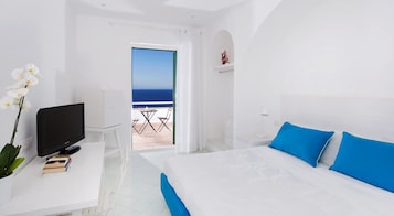 Quarto casal standard, vista para o mar | Lençóis italianos Frette, cofres nos quartos, escrivaninha