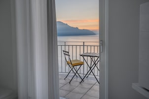 Quarto casal standard, vista para o mar | Lençóis italianos Frette, cofres nos quartos, escrivaninha