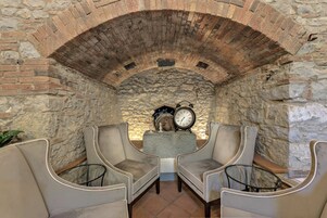 Área de estar no saguão