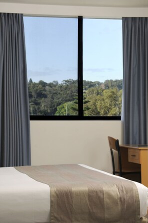 Apartamento, 2 quartos | Ferro/tábua de engomar, roupa de cama fornecida 