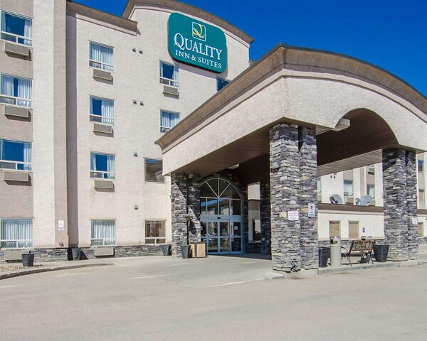 Quality Inn & Suites - Grande Prairie