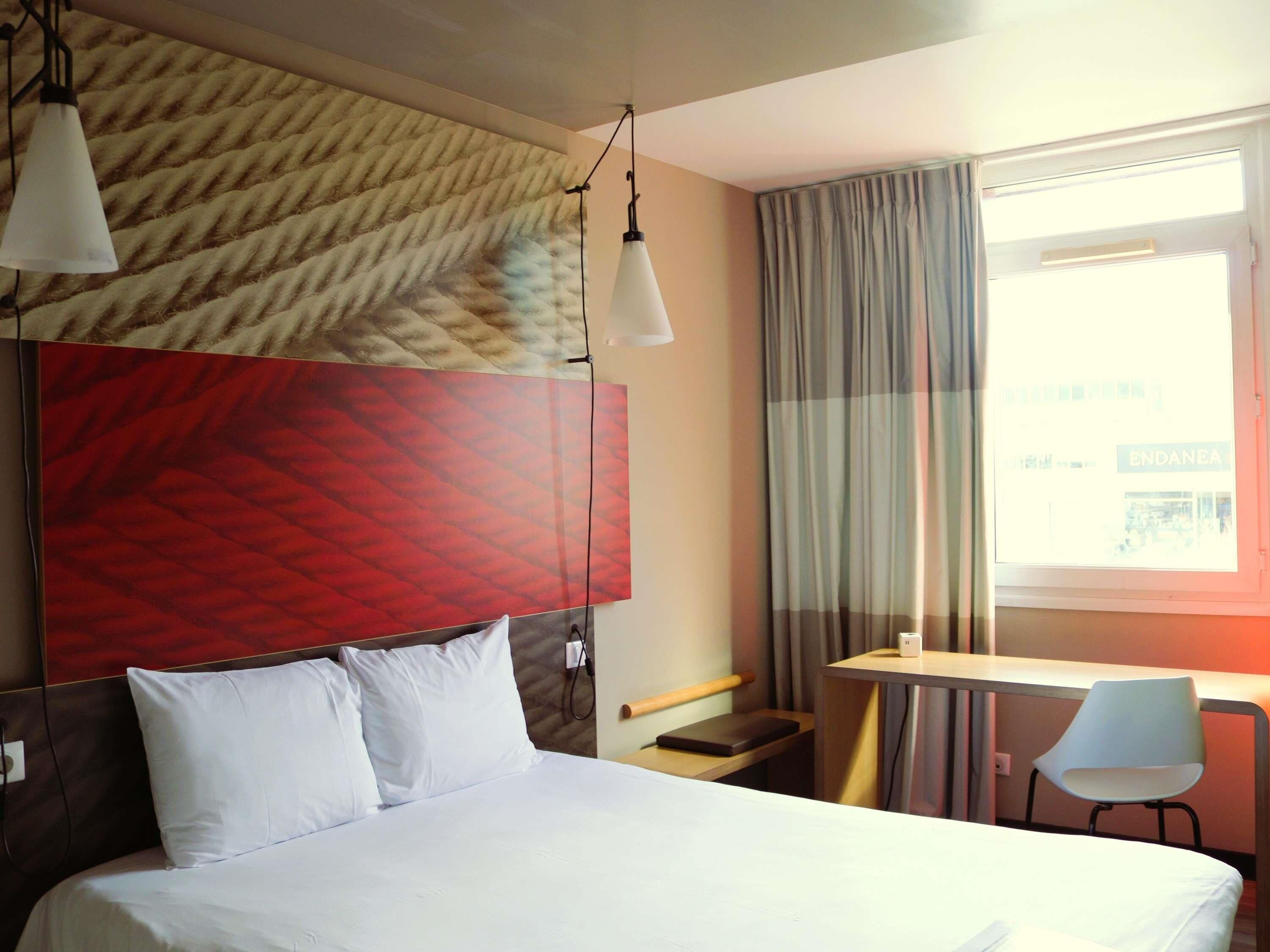 Quarto standard, 1 cama de casal | Roupas de cama premium, cofres nos quartos, escrivaninha