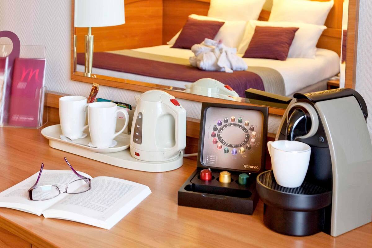 Quarto Superior, 1 cama queen-size e sofá-cama | Secretária, cortinas/cortinados opacos, quartos insonorizados