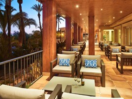 2 bares/lounges, saguão/lounge, bar na cobertura