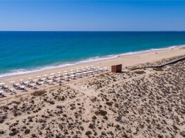 Perto da praia, serviço de traslado de/para a praia grátis 