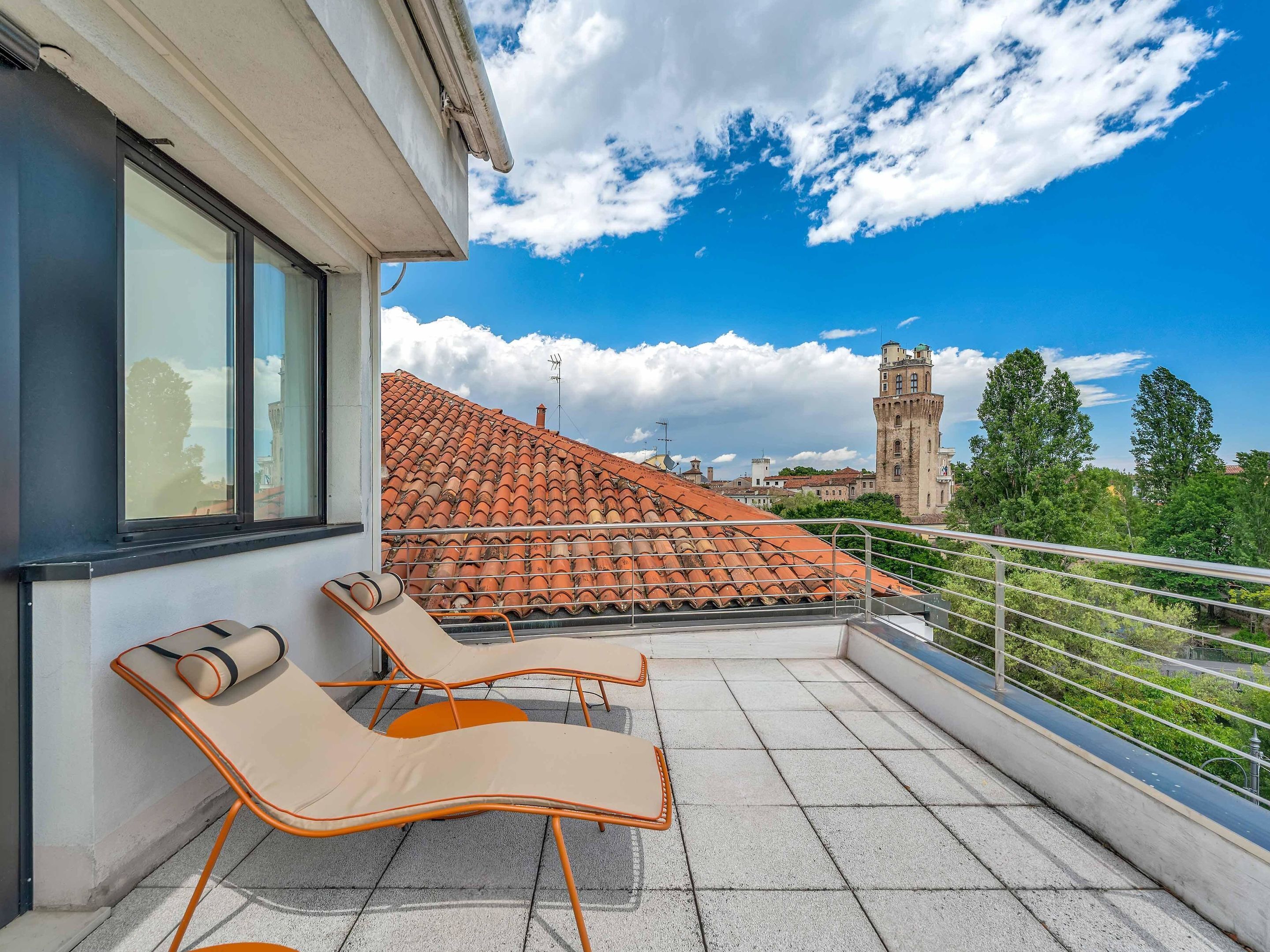 Quarto triplo superior, várias camas | Terraço/pátio