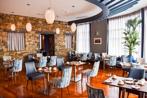 Café da manhã com buffet todos os dias mediante uma taxa