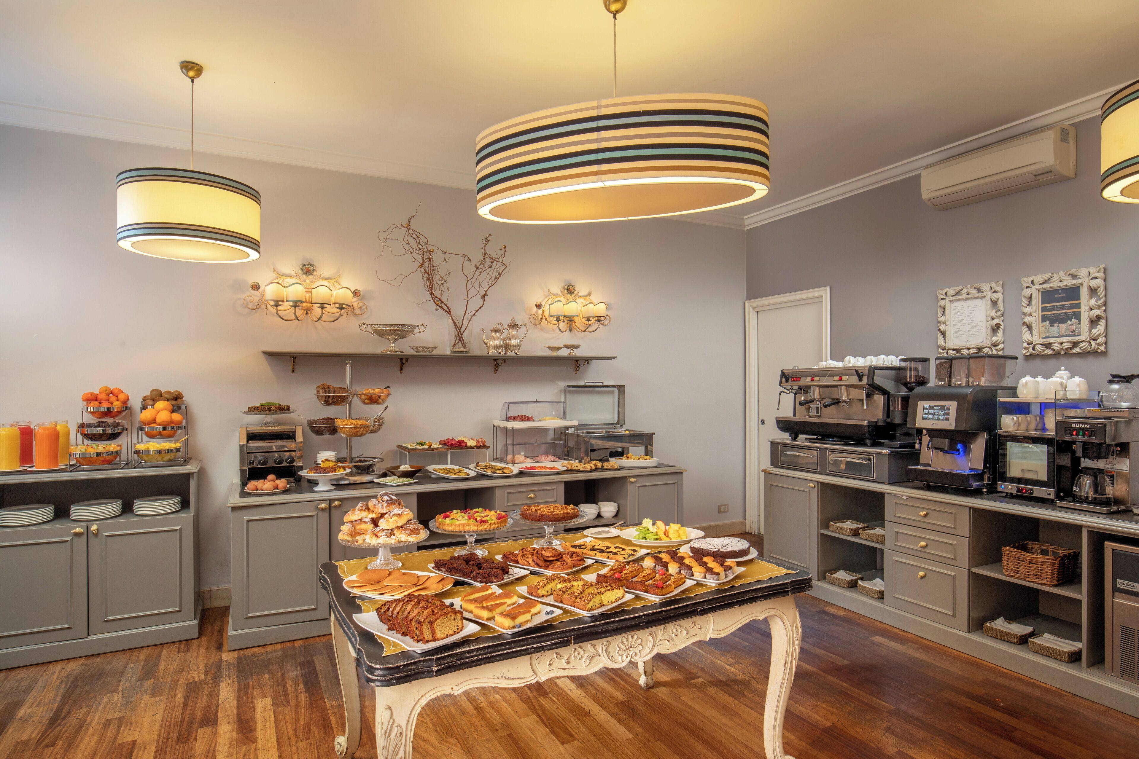 Café da manhã com buffet todos os dias mediante uma taxa