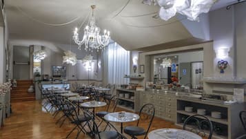 Pequeno-almoço tipo buffet diário incluído
