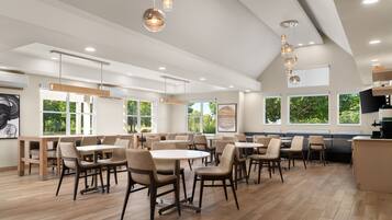 Café da manhã continental grátis todos os dias