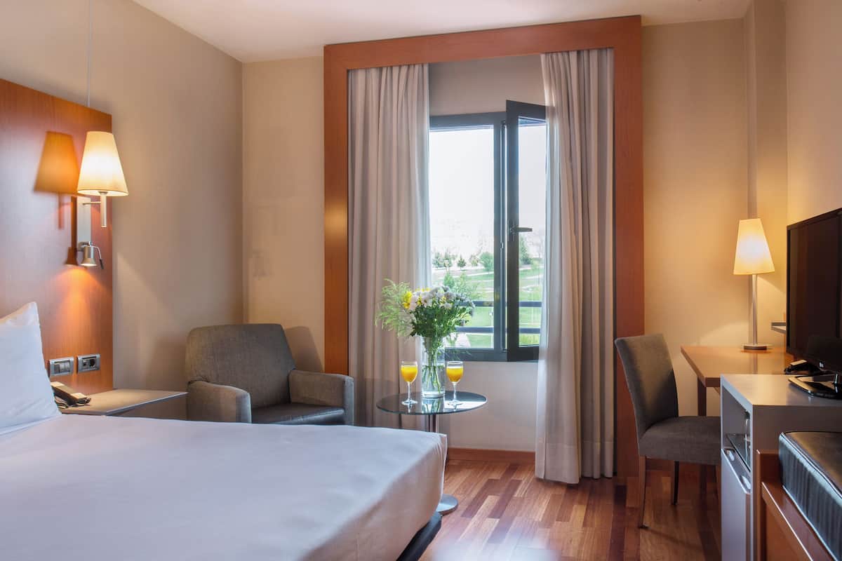 Minibar, cofre no quarto