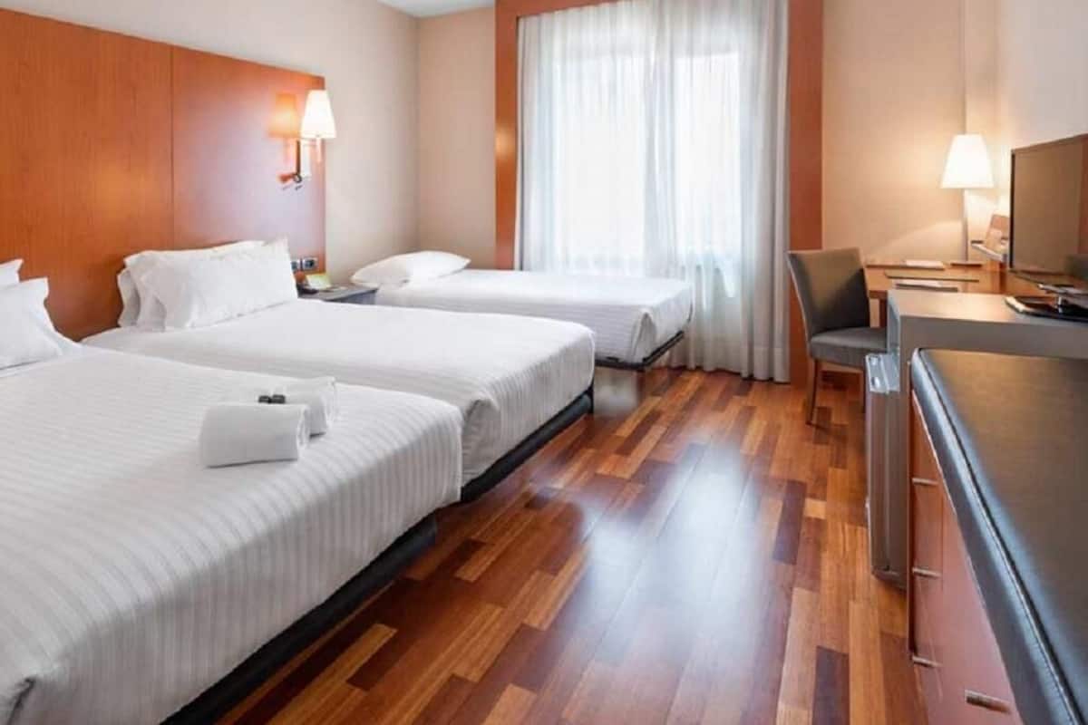 Minibar, cofre no quarto