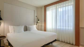 Quarto Standard, 2 camas individuais | Minibar, cofre no quarto, Wi-fi grátis, roupa de cama fornecida