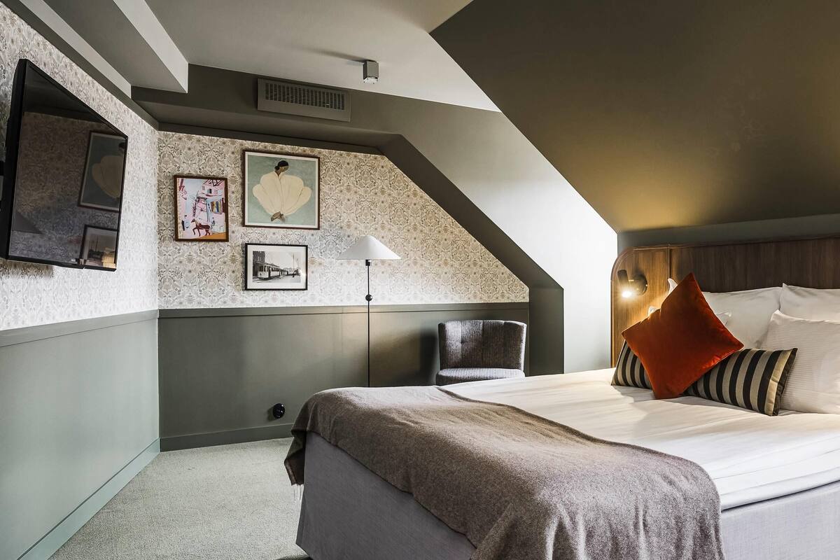 Quarto superior, 1 cama de casal | Roupas de cama premium, escrivaninha, espaço de trabalho para notebook