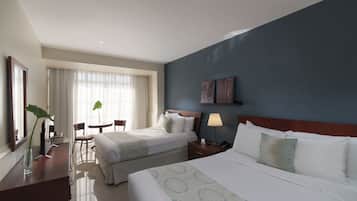 Royal Room | Roupa de alta qualidade, minibar, cofre no quarto