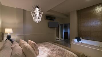 Royal Room | Roupa de alta qualidade, minibar, cofre no quarto