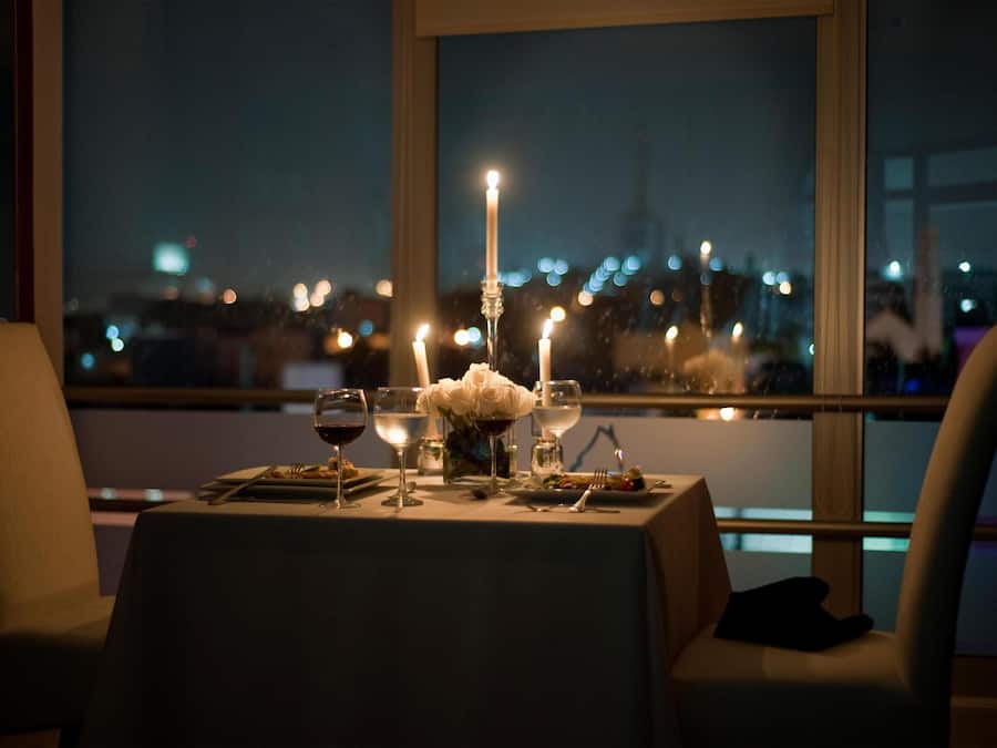 Pequenos-almoços, almoços, jantares servidos, cozinha internacional